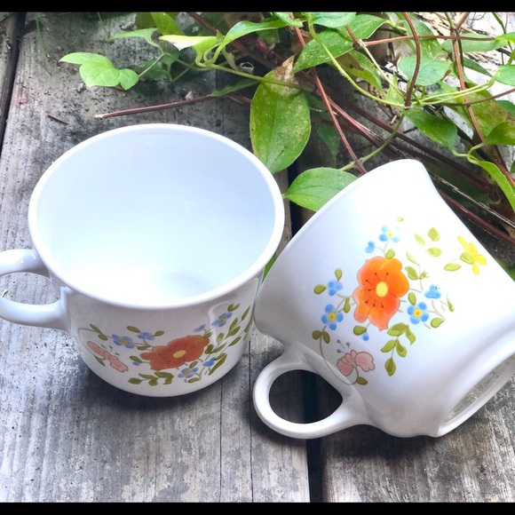 Corelle | Kitchen | Pair Of Vintage Corel Mugs | Poshmark